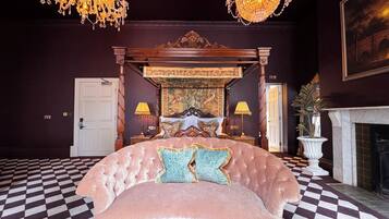 Suite | 1 quarto, com decoração personalizada, com mobília individualizada