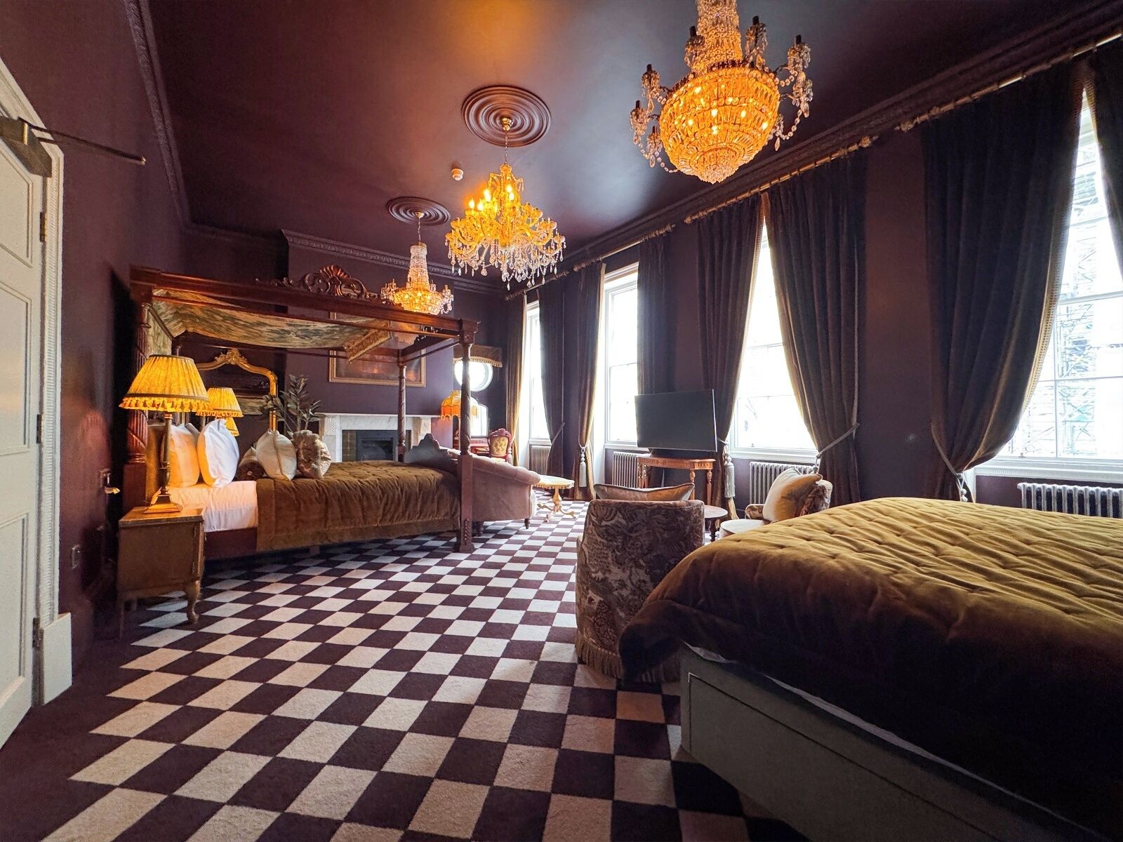 Suite | 1 quarto, com decoração personalizada, com mobília individualizada 