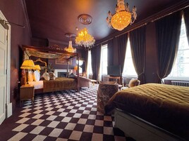 Suite | 1 quarto, com decoração personalizada, com mobília individualizada 