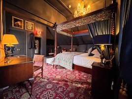 Quarto Superior | 1 quarto, com decoração personalizada, com mobília individualizada 