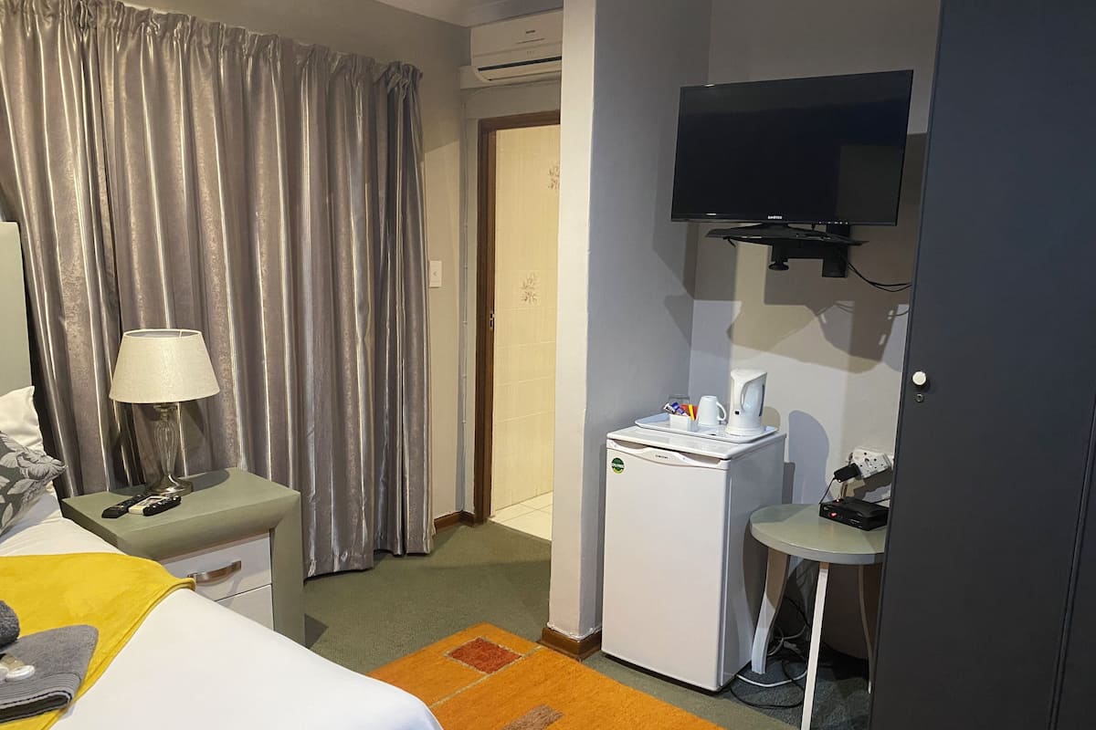 Quarto Individual Básico, 1 cama individual extragrande | 10 quartos, roupa de alta qualidade, camas de colchão viscoelástico