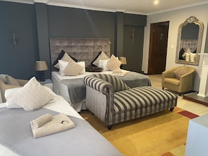 Quarto Familiar | 10 quartos, roupa de alta qualidade, camas de colchão viscoelástico