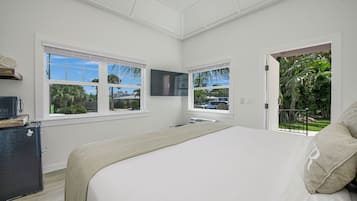 Quarto superior, 1 cama King | Individualmente decorados, ferros/tábuas de passar roupa