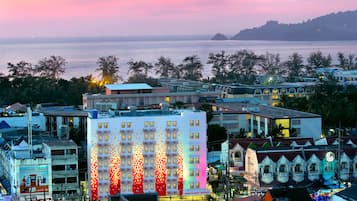 Fachada do alojamento (tarde/noite)