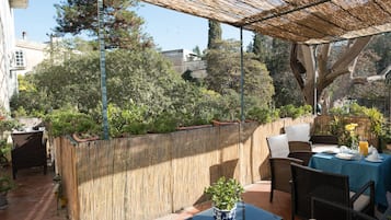 Quarto casal luxo, 1 cama Queen, terraço, vista para o jardim (Edoardo) | Terraço/pátio