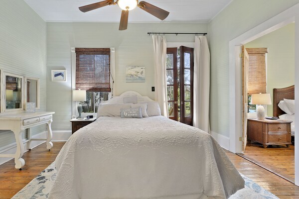 Carroll House Cottages - Buccaneer State Park, Waveland