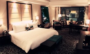 Quarto Nobre | Roupa de alta qualidade, minibar, cofre no quarto, secretária 