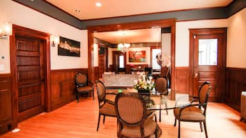 Pequeno-almoço tipo buffet diário incluído