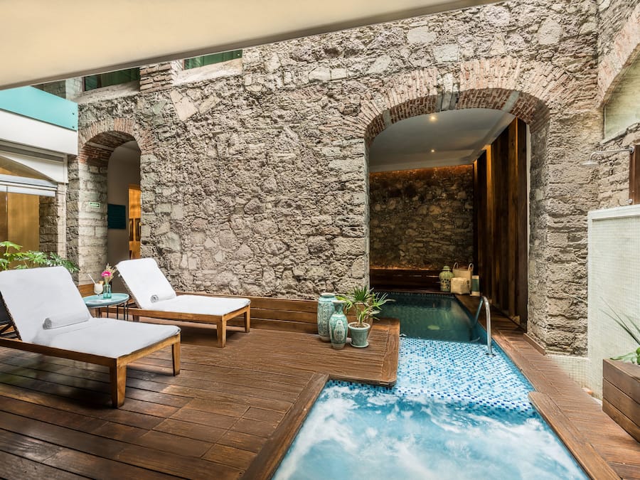 Piscina interior, da(s) 09:00 à(s) 21:00, espreguiçadeiras