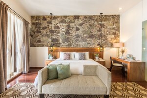 Superior Deluxe | Roupas de cama premium, cofres nos quartos, escrivaninha
