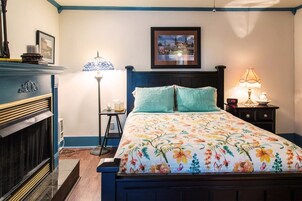 Suite Clássica, 1 cama queen-size, lareira, vista para a montanha | Camas de colchão pillowtop, Wi-fi grátis, com decoração personalizada