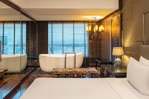 Quarto empresarial | Banheiro | Produtos de toalete biodegradáveis, secador de cabelo, roupões de banho