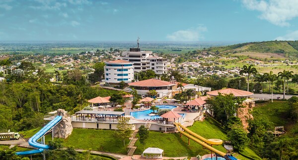 Hillary Nature Resort Spa - El Oro