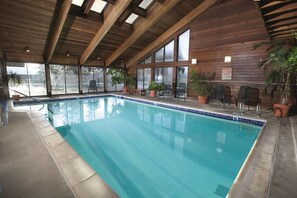 Piscina interior, piscina exterior 