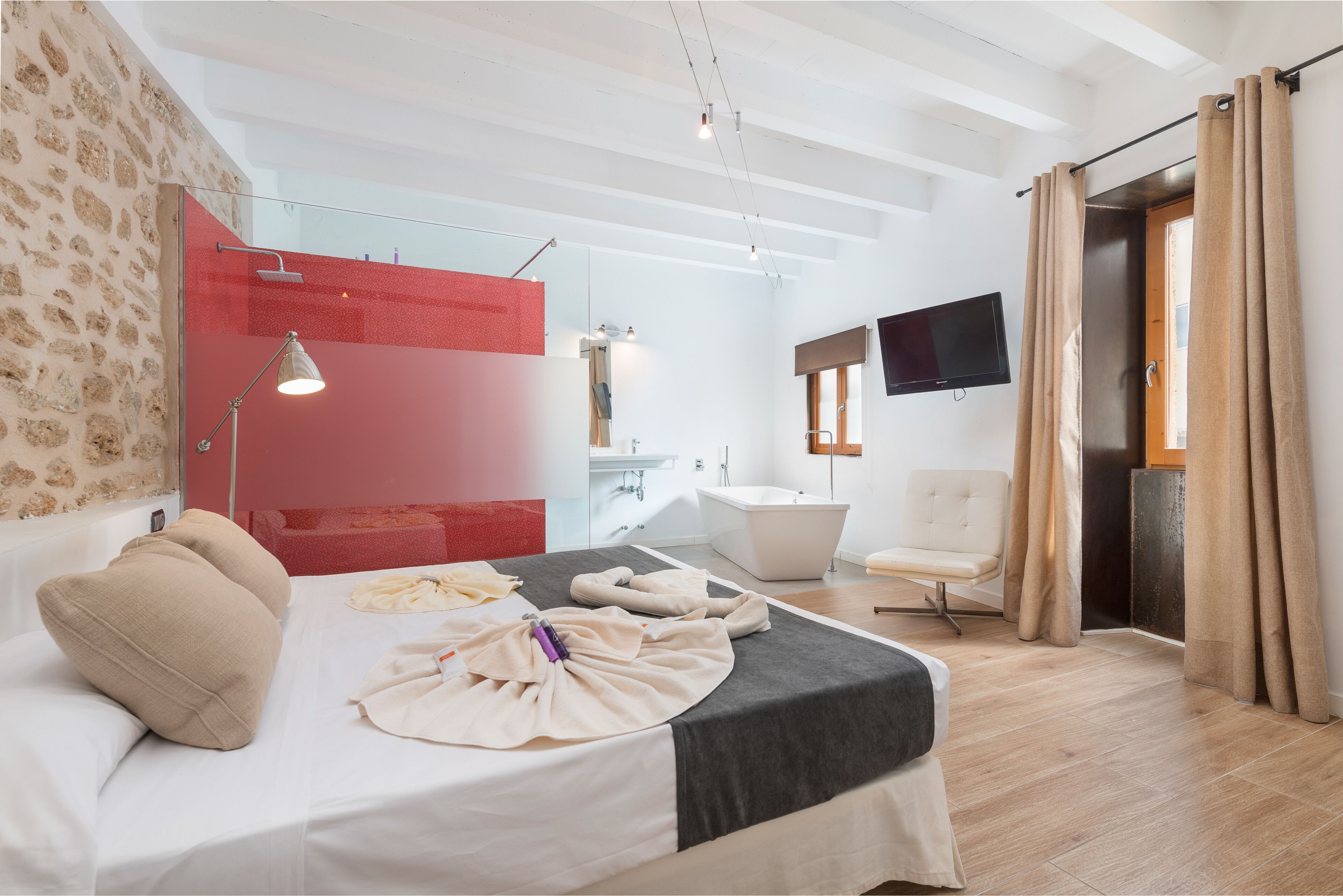 Quartos insonorizados, Wi-fi grátis, roupa de cama fornecida 