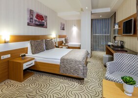 Camas de colchão viscoelástico, minibar, cofre no quarto, secretária 