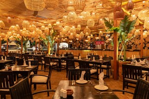 5 restaurantes: opção de almoço, jantar e brunch aos fins de semana