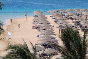 Uma praia privada, toldos de praia gratuitos, espreguiçadeiras