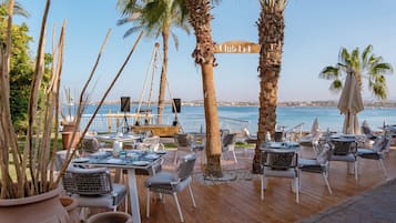 5 restaurantes, almoços servidos, cozinha internacional