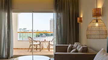 2 quartos, minibar com produtos grátis, cofre no quarto