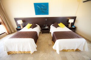 Double Room Interior View | Roupas de cama premium, camas Tempur-Pedic, cofres nos quartos