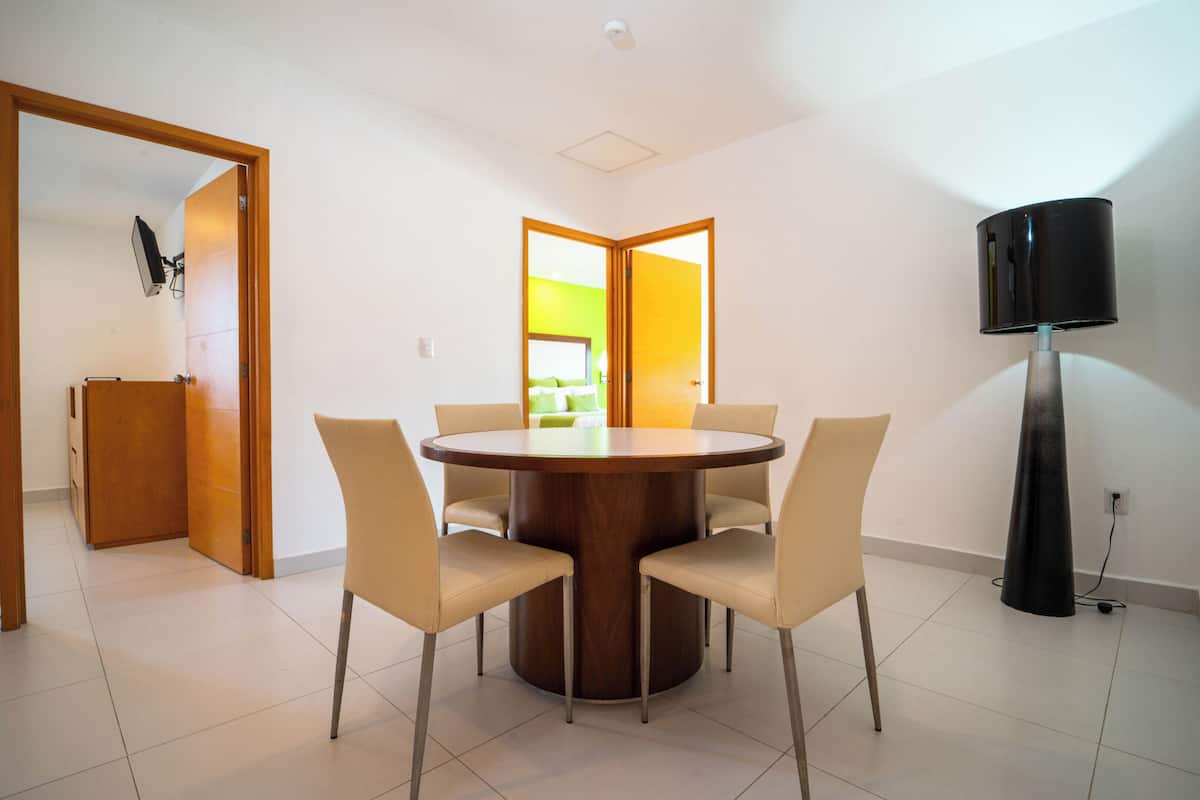 Master Suite 3 Bedrooms | 1 quarto, minibar, cofre com capacidade para portátil
