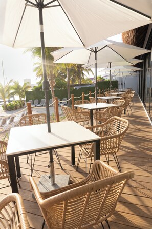 4 restaurantes, pequenos-almoços servidos, cozinha internacional 