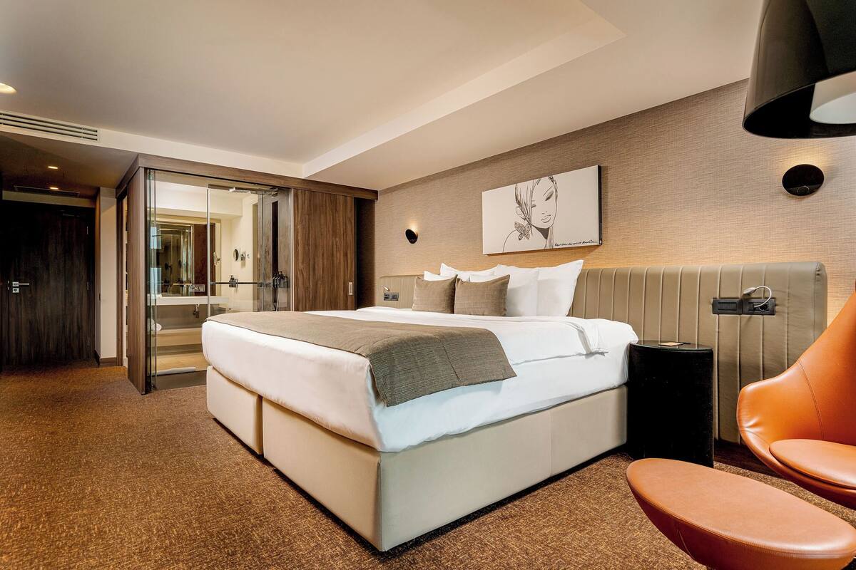 Roupa de alta qualidade, camas de colchão viscoelástico, minibar
