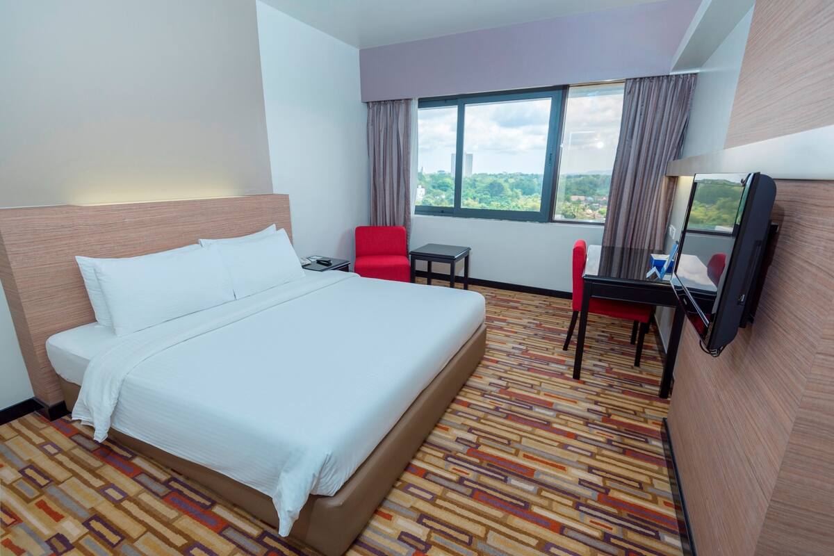 Quarto luxo, 1 cama King | Frigobar, escrivaninha, cortinas blackout