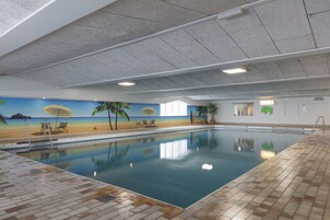 Piscina interna, piscina externa sazonal