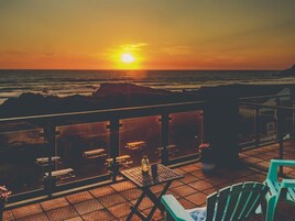 Quarto casal, suíte (with beach facing balcony) | Vista da sacada