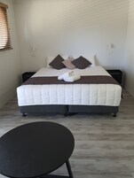 Suíte empresarial, 1 quarto | Roupas de cama premium, camas com colchões pillow-top