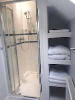 Quarto Twin Deluxe, casa de banho anexa, vista para o jardim (First floor) | Casa de banho