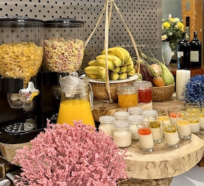 Pequeno-almoço tipo buffet diário incluído