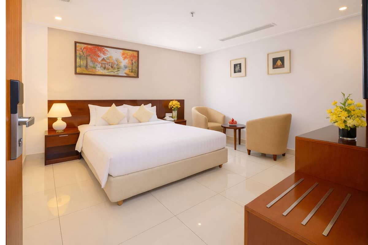 Quarto casal superior | Frigobar, cofres nos quartos, escrivaninha, quartos à prova de som