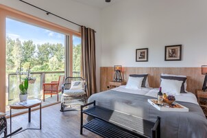 Quarto Duplo ou Twin Standard, vista para o rio, junto ao pátio | Secretária, Wi-fi grátis, roupa de cama fornecida