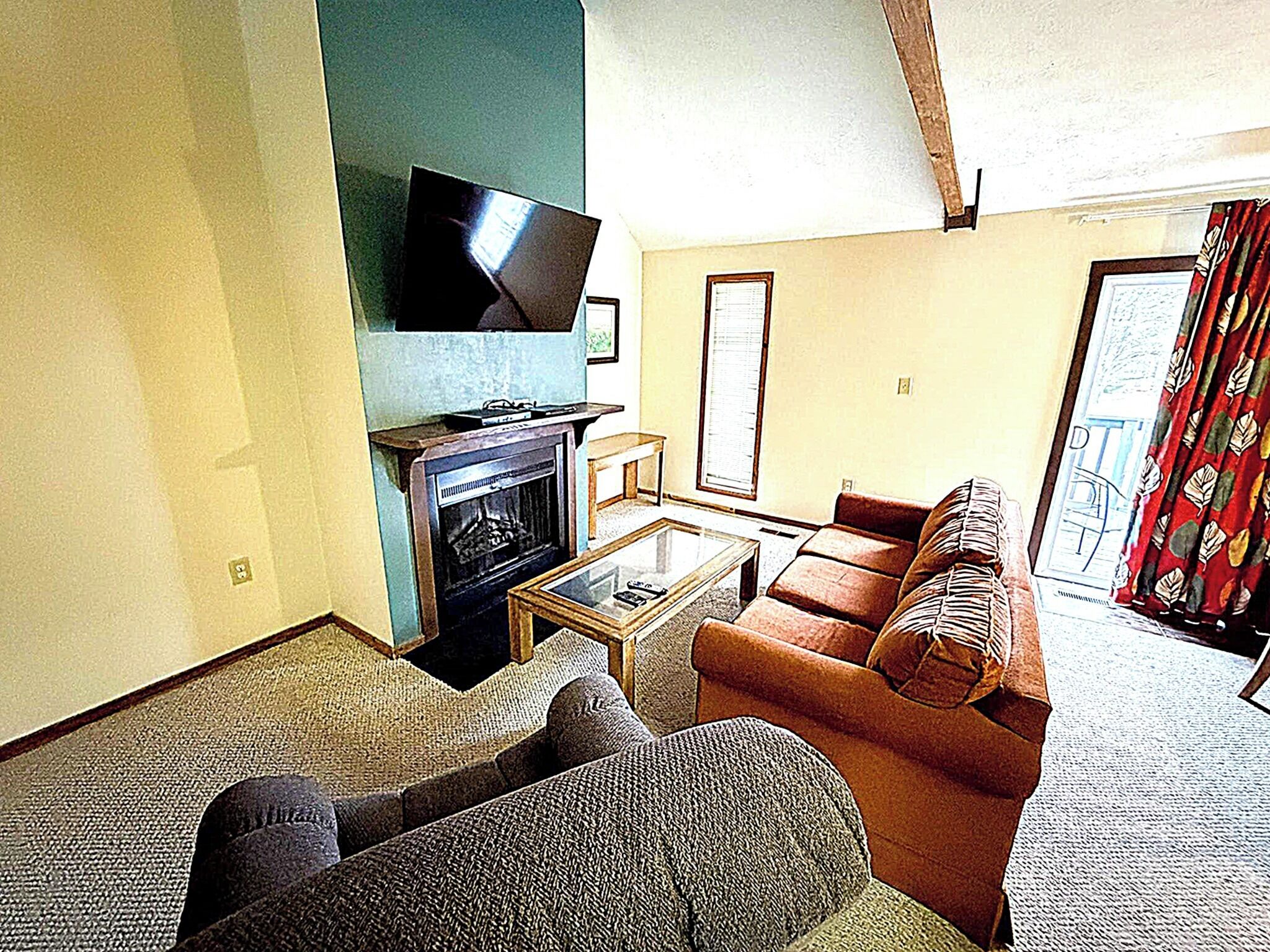 Chalé Tradicional, 3 quartos (Pedestal Unit) | Sala de estar | Televisor, lareira 