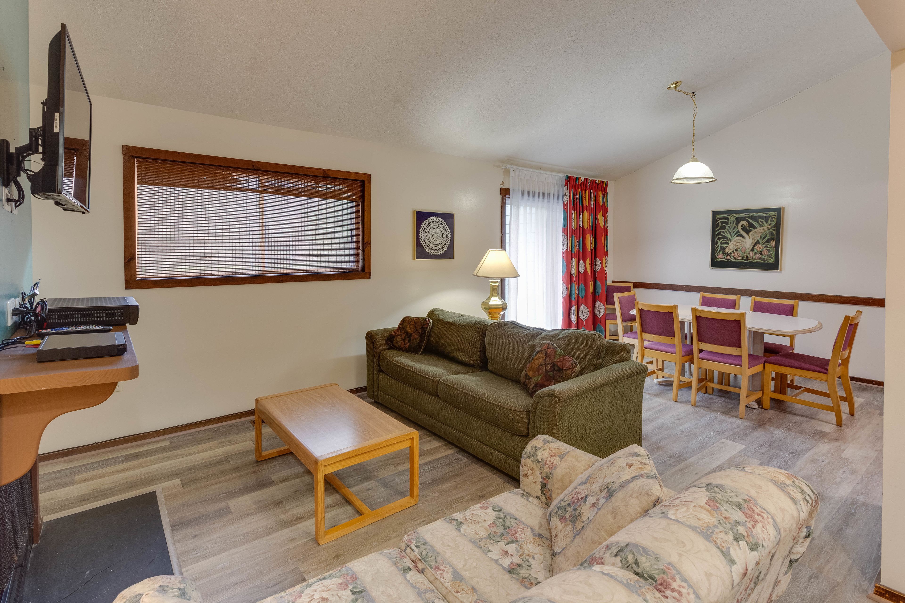 Quarto Standard, 3 quartos | Sala | Televisor, lareira 