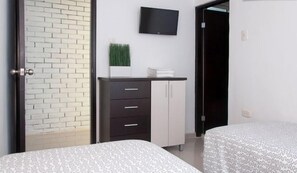 Quarto Duplo ou Twin Standard, 1 quarto | Roupa de alta qualidade, edredões de penas, camas de colchão pillowtop 