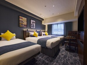 Quarto duplo superior, para não fumantes (3 guests use / Extra Bed Available) | Wi-Fi de cortesia, roupa de cama, acesso para cadeiras de rodas