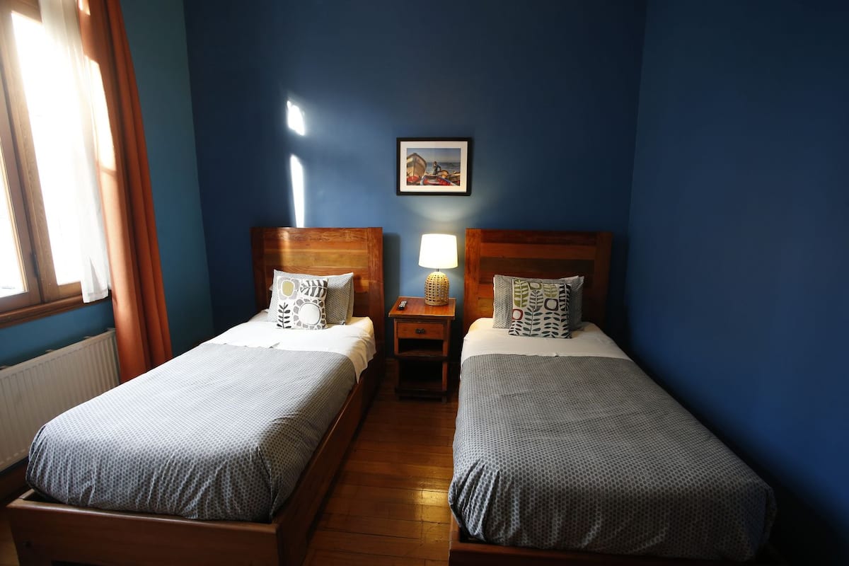 Quarto Triplo | Cortinas/cortinados opacos, Wi-fi grátis, roupa de cama fornecida