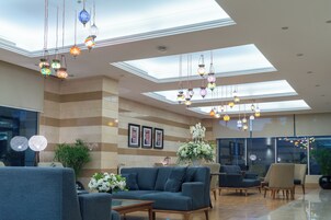 Área de estar no saguão