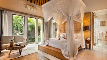 Vila, 1 quarto, piscina particular (Free Daily Afternoon Tea) | Frigobar, cofres nos quartos, escrivaninha