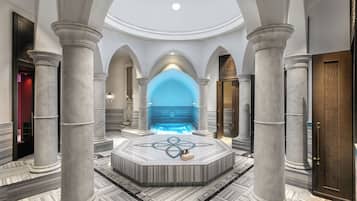 Salas para tratamentos a dois, sauna seca, banheira de hidromassagem