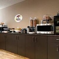 Café da manhã para viagem grátis todos os dias