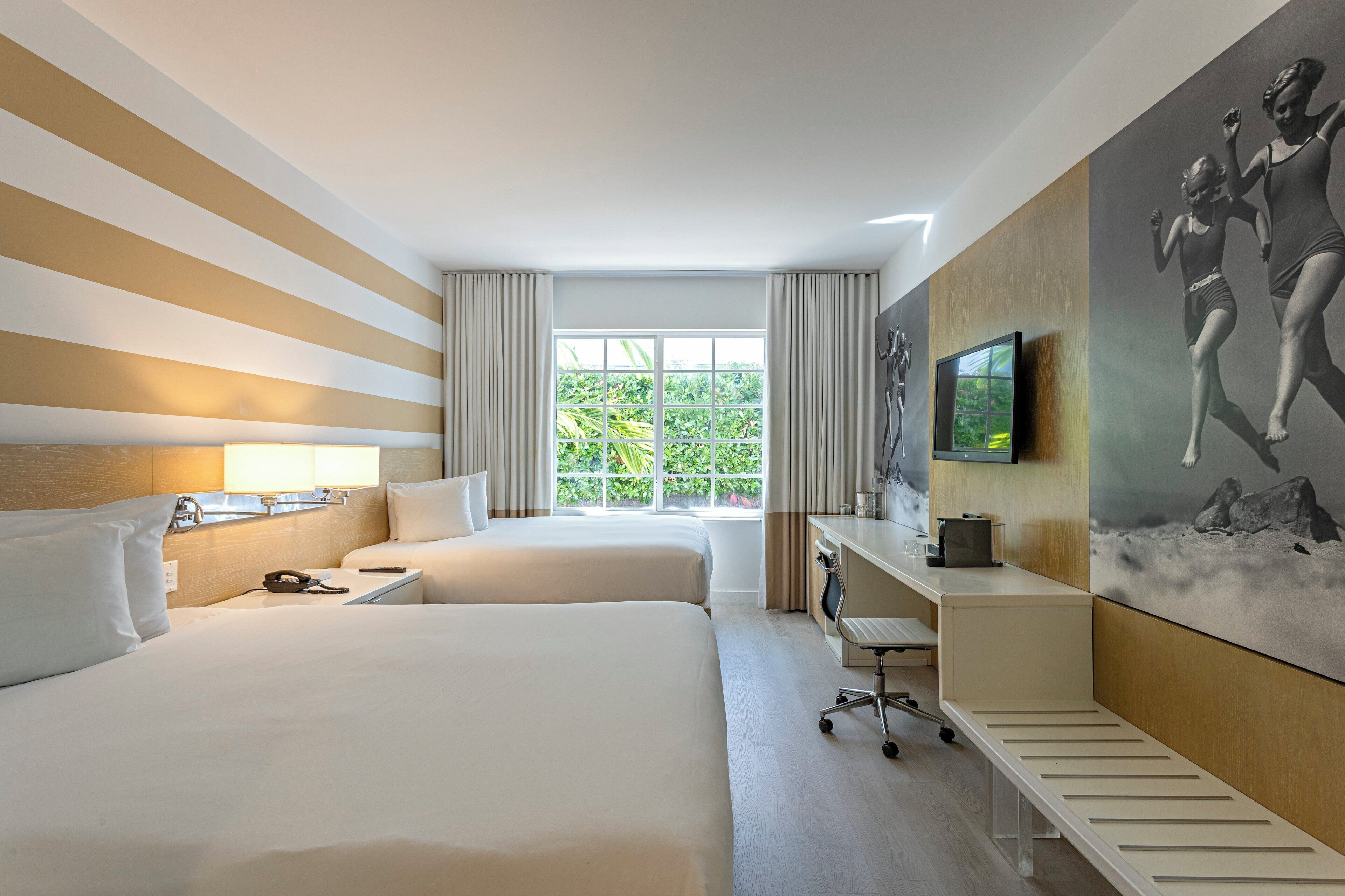 Quarto Clássico com Cama de Casal (4 Persons) | Cofre com capacidade para portátil, secretária 