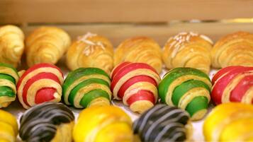 Café da manhã com buffet todos os dias (INR 850 por pessoa)