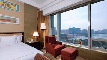 Quarto Standard, acesso ao Club Lounge, vista para o lago | Minibar, cofre no quarto, secretária, cortinas/cortinados opacos
