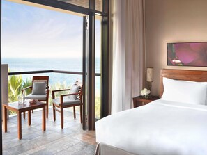 Suite Júnior, 1 cama king-size e sofá-cama, varanda, vista para o mar (Club Access) | Lençóis de algodão egípcio, roupa de alta qualidade, minibar 