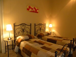 Quarto triplo, banheiro privativo | Escrivaninha, Wi-Fi de cortesia